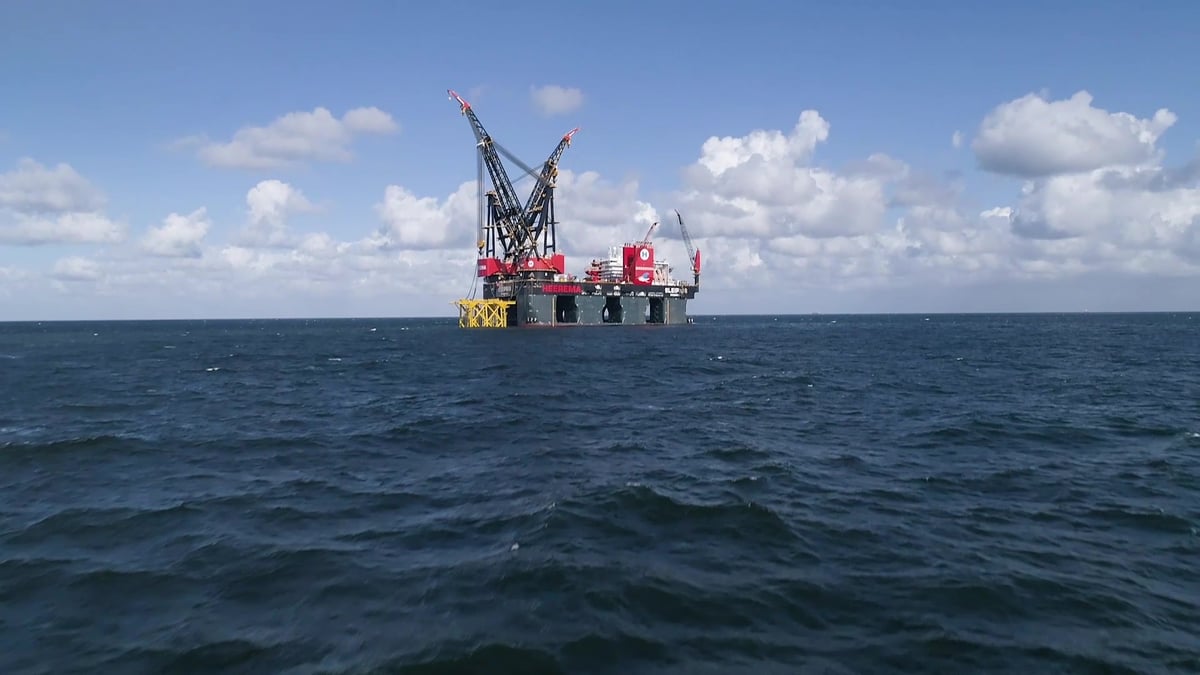Heerema installs first monopile foundations at EnBW He Dreiht Heerema installs first monopile foundations at EnBW He Dreiht